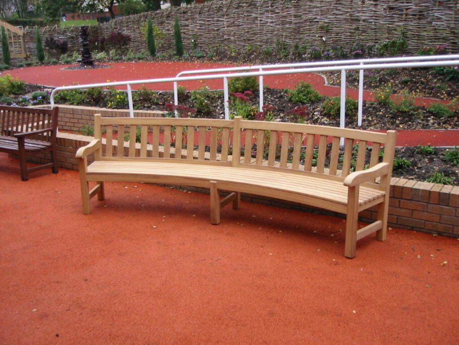 Discover the enduring legacy of the Richmond Curved Bench! | Woodcraft UK