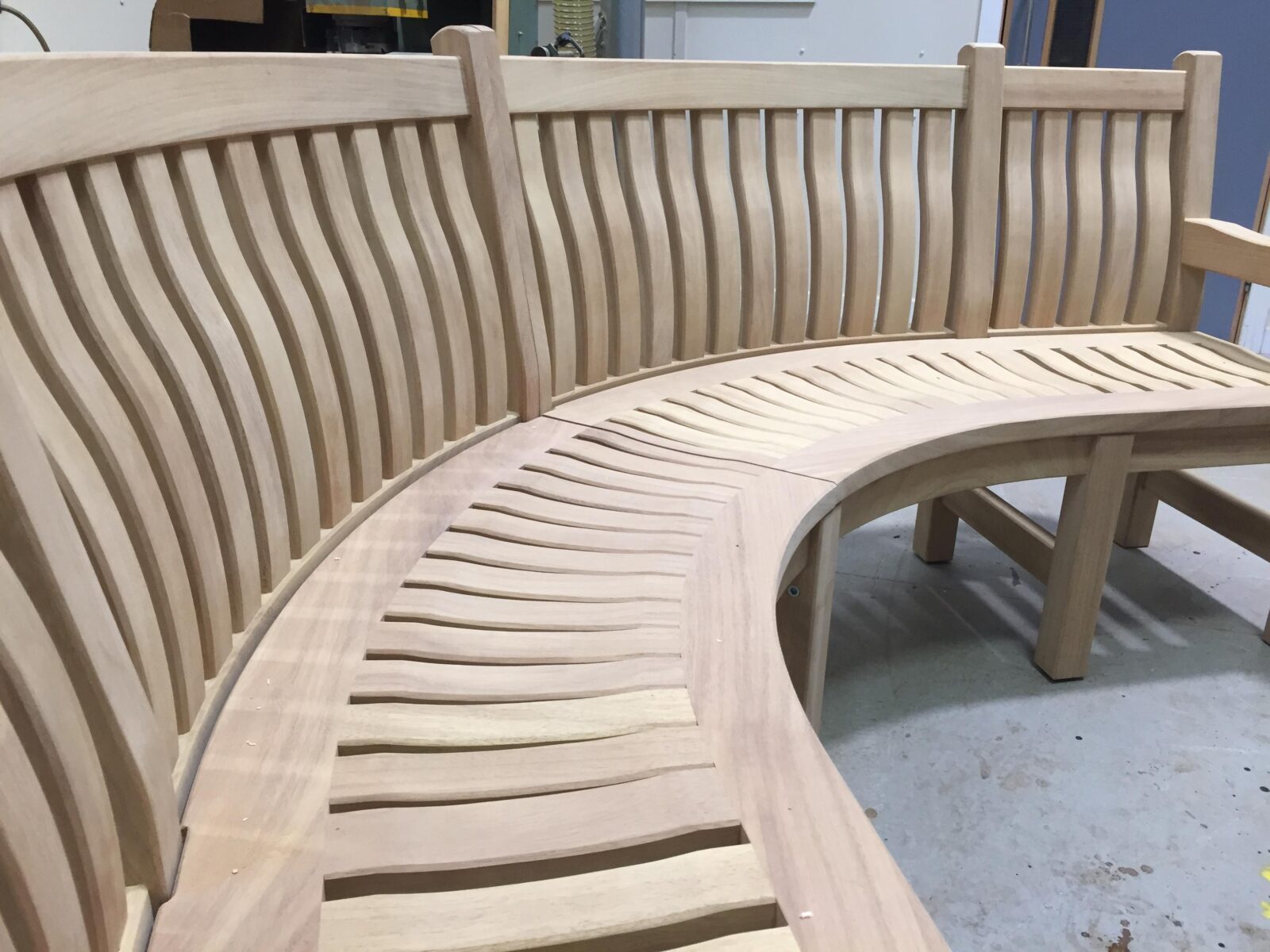 The Scarborough Crescent Curved Wooden Bench | Woodcraft UK