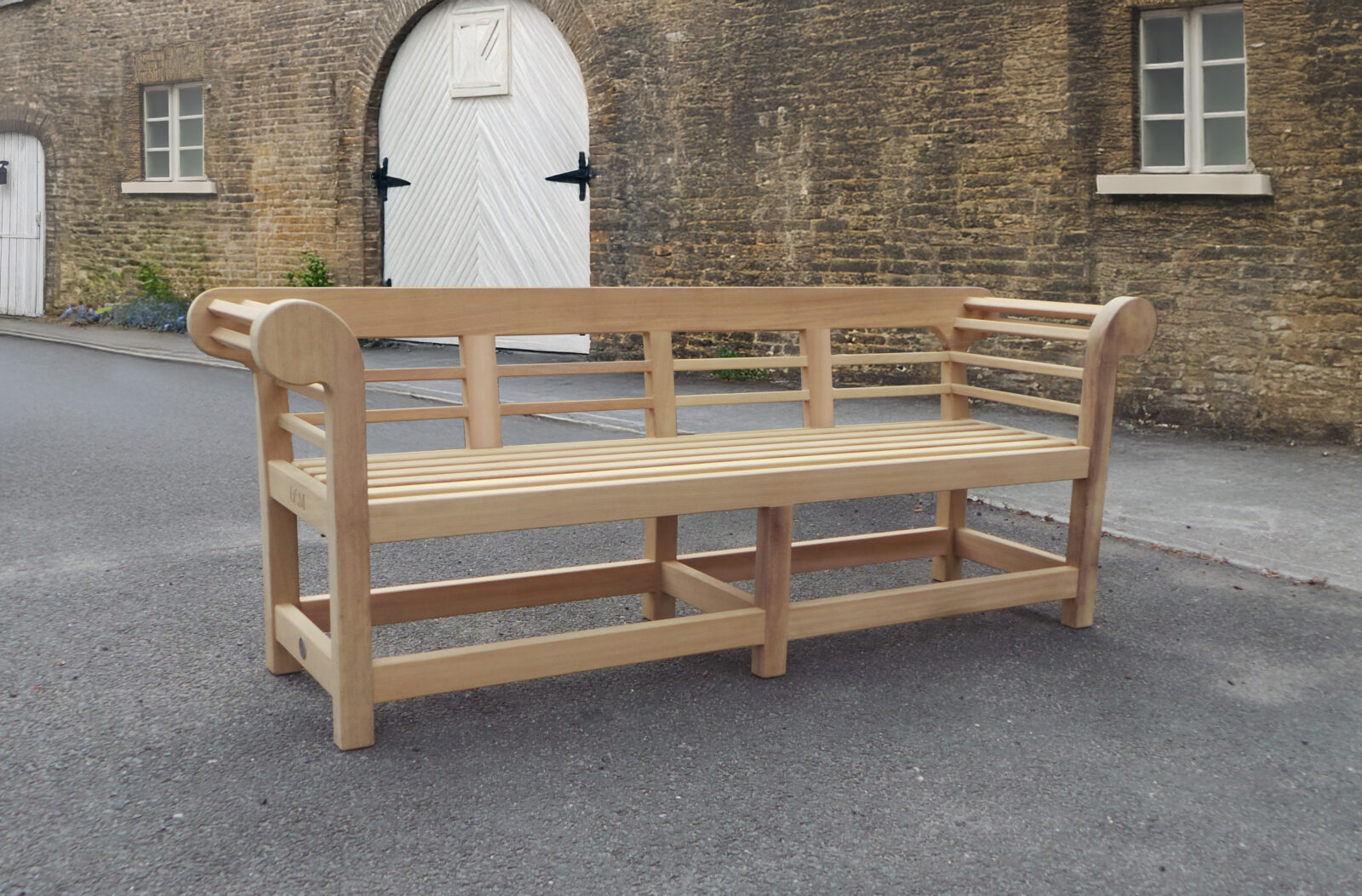 The new low back Lutyens Bench has been completed | Woodcraft UK