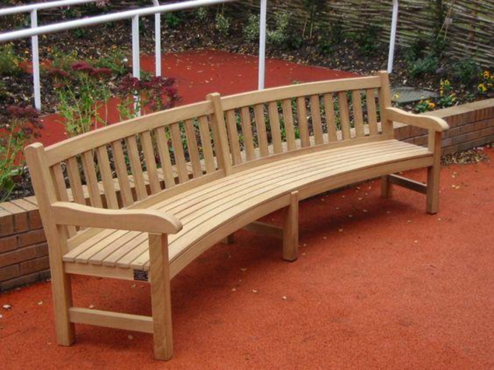Discover the enduring legacy of the Richmond Curved Bench! | Woodcraft UK