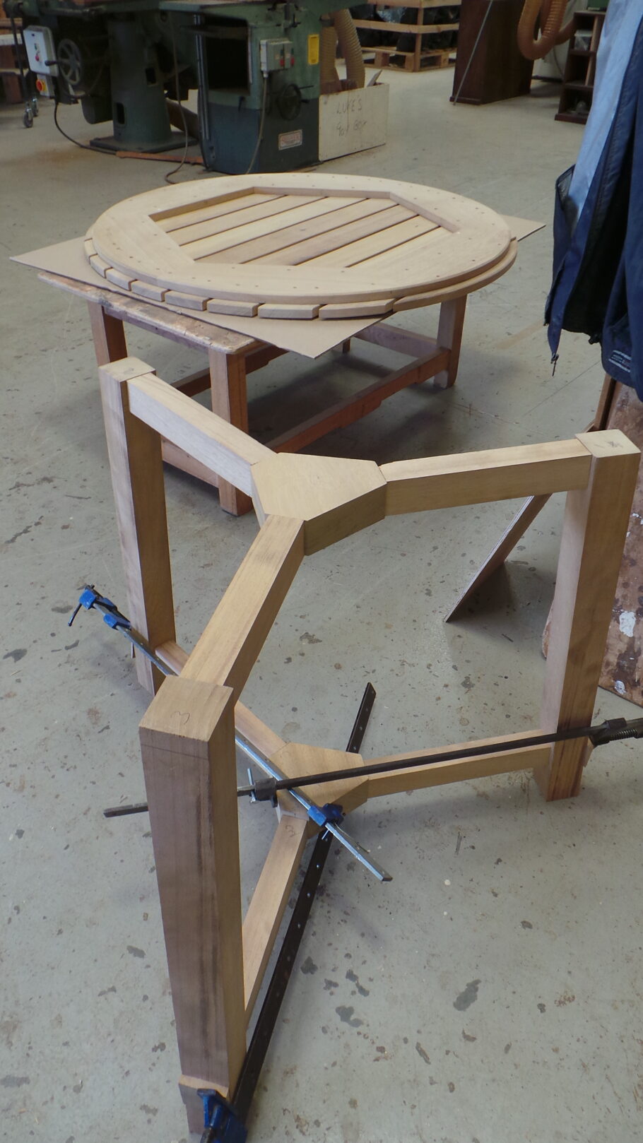 Crafting the Perfect Circular Outdoor Dining Table : A Pictorial ...