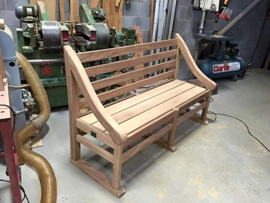 We built 2 memorial benches for Hampton Court Palace | Woodcraft UK