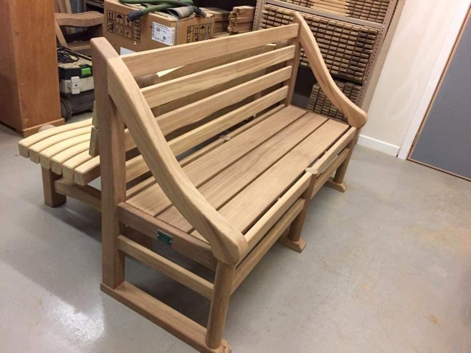 We built 2 memorial benches for Hampton Court Palace | Woodcraft UK